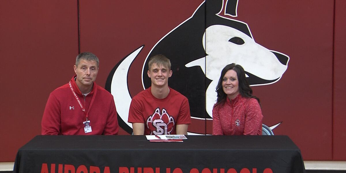 Aurora’s Staehr signs with South Dakota track & field Aurora’s Staehr signs with South Dakota track & field